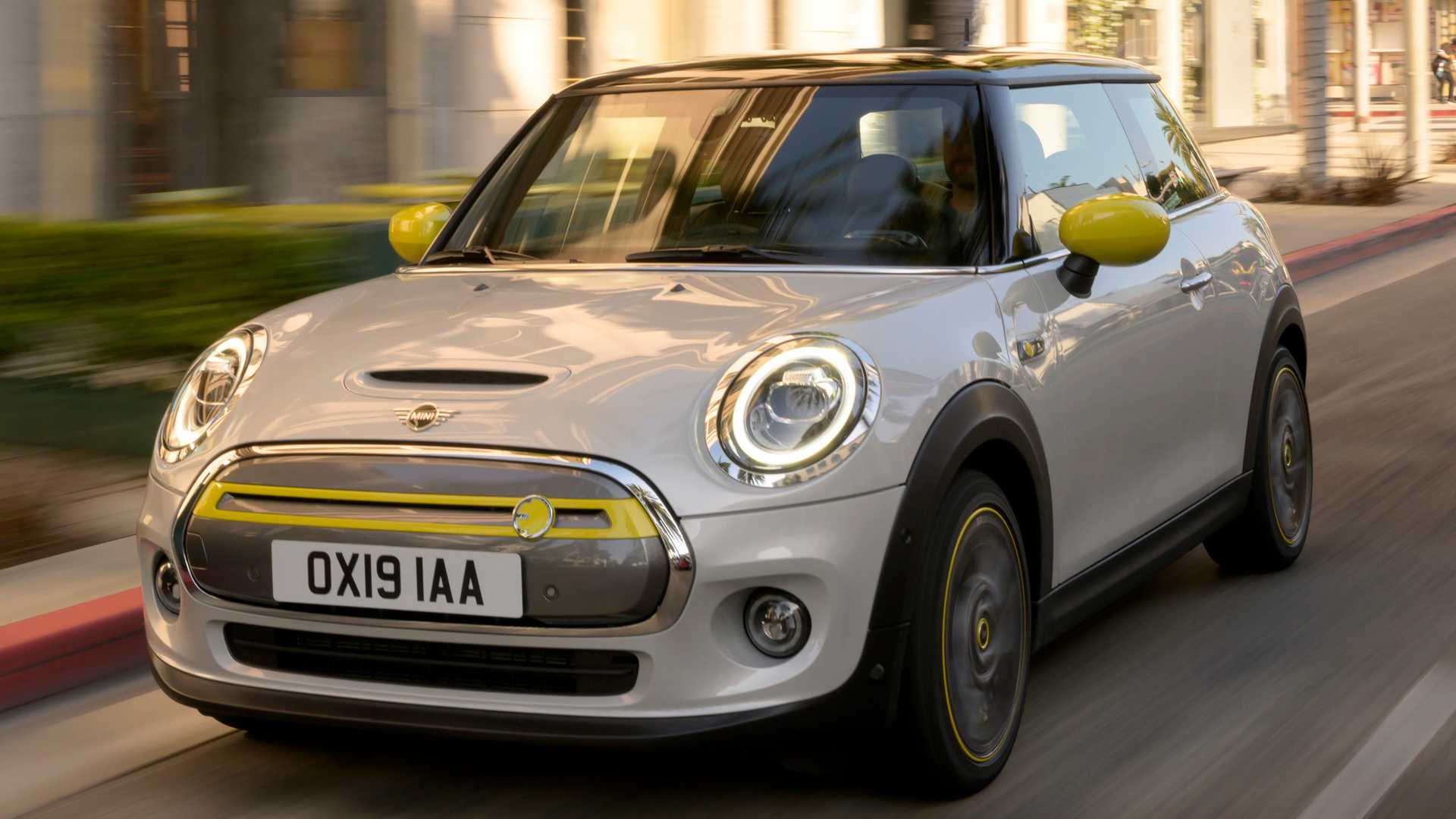 [Video] MINI Cooper SE upholds the ‘fun’ legacy - BMW.SG