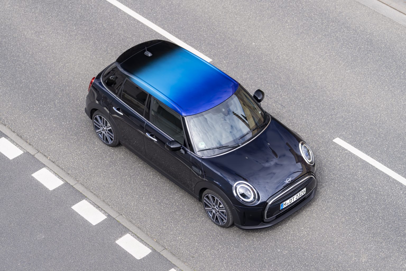 The MINI Clubman now gets the Customised Multitone Roof | BMW.SG