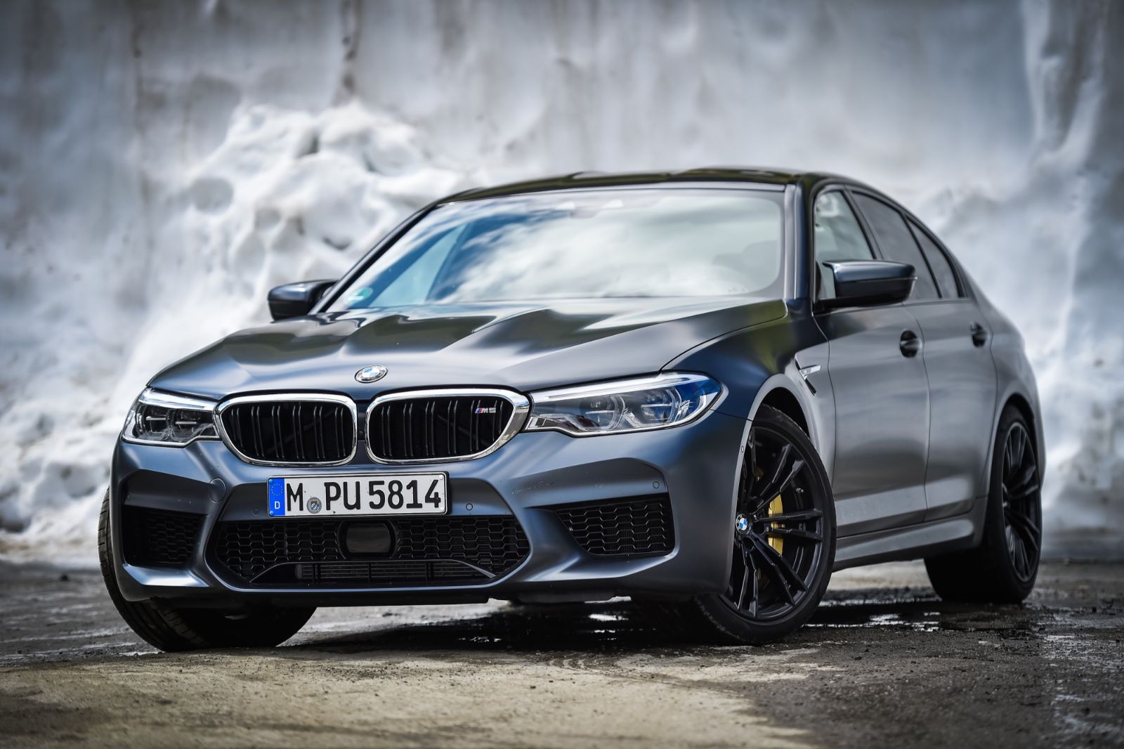 [Video] BMW M5 runs 200mph on the German Autobahn - BMW Singapore