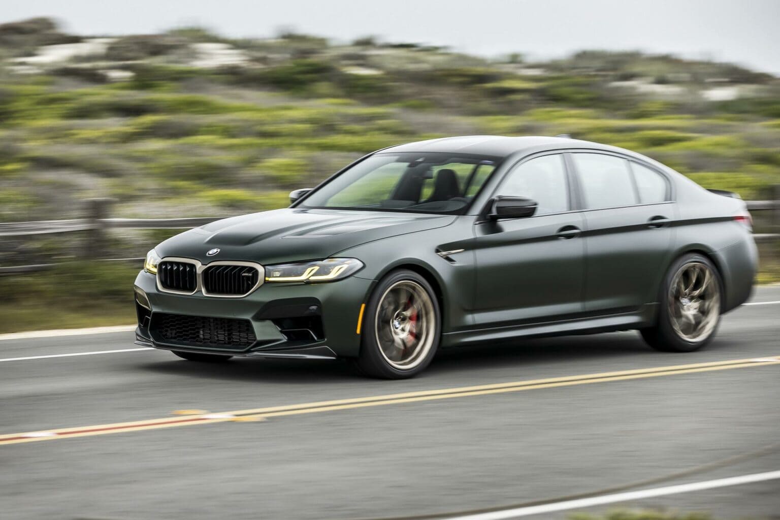[VIDEO] BMW M5 CS Won Against the Porsche Taycan Turbo - BMW.SG