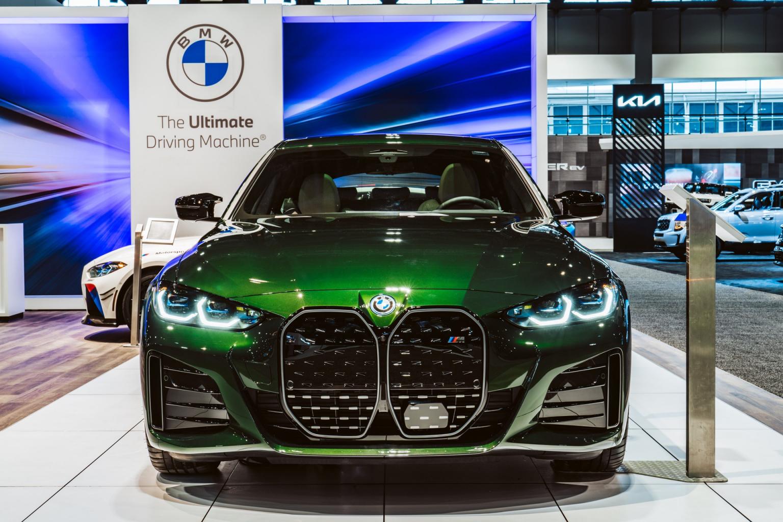 On Choosing the Best Colour for the BMW i4 - BMW Singapore