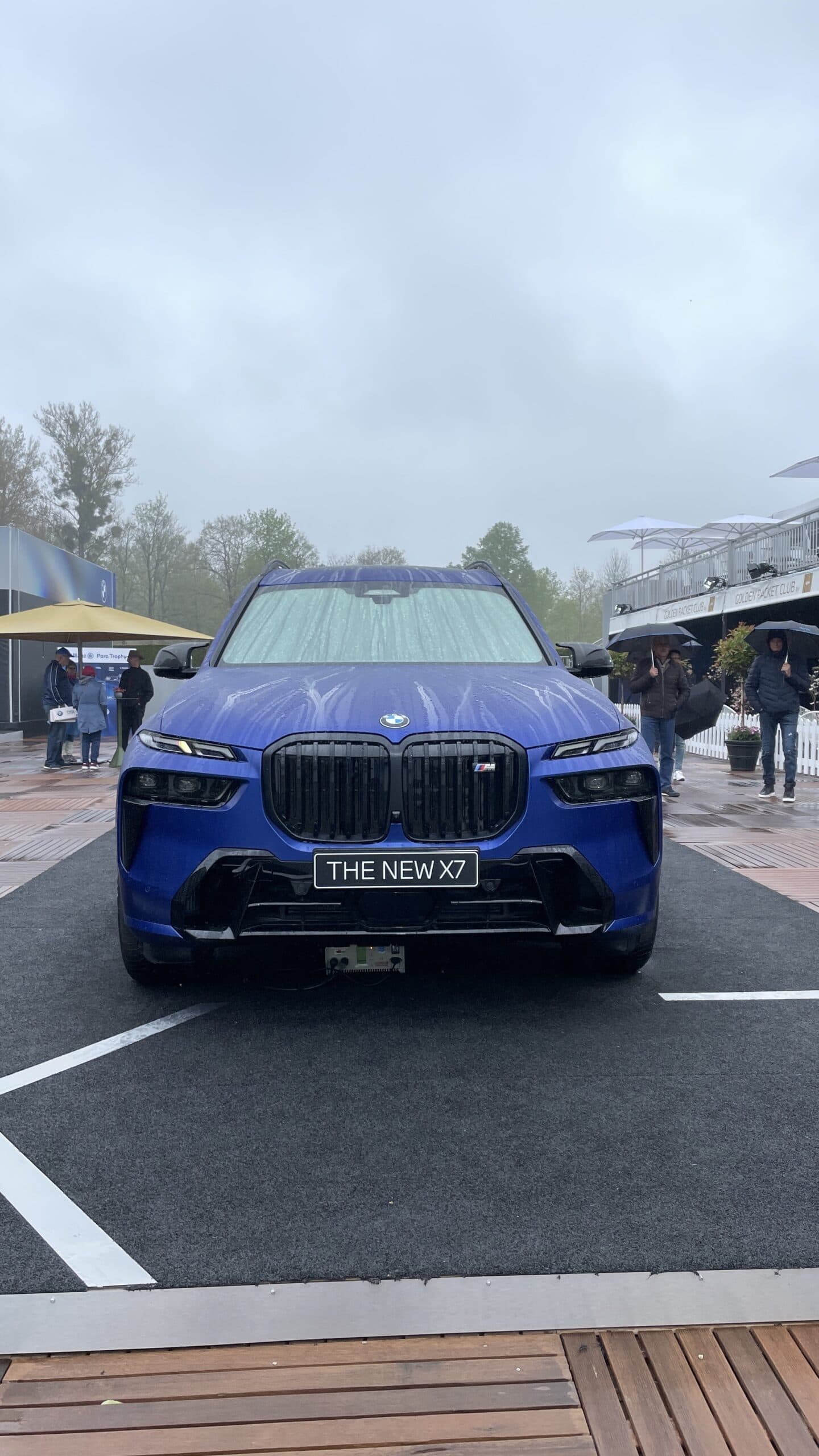 BMW X7 Facelift Looks Stunning in Frozen Marina Bay Blue