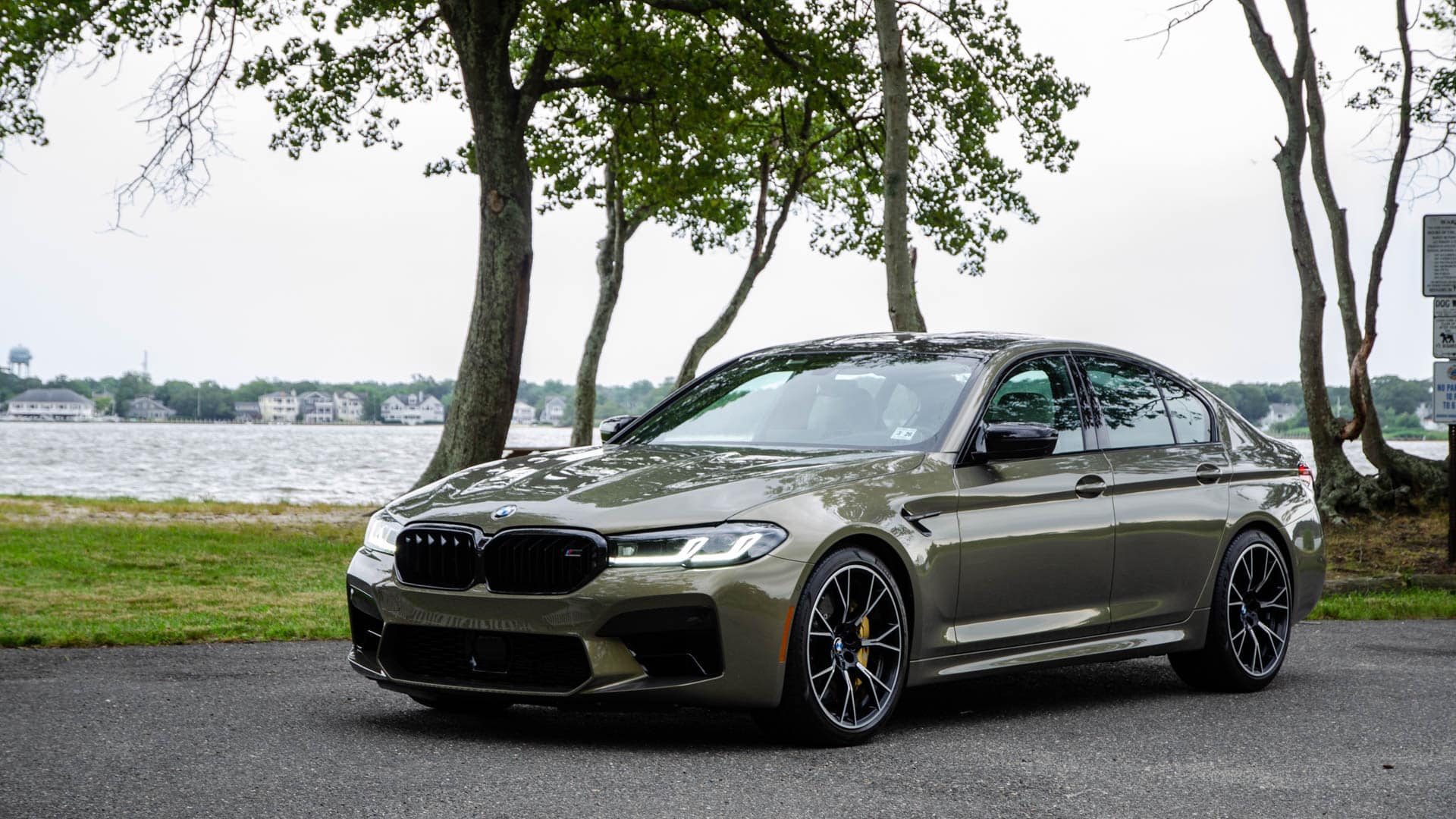 Check the BMW M5 Competition in Individual Brass Metallic - BMW.SG