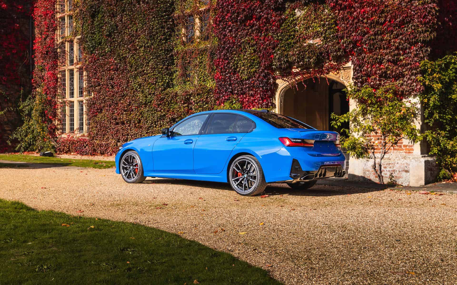 2023 BMW M340i Unveiled in Special Gentian/Enzian Blue Color