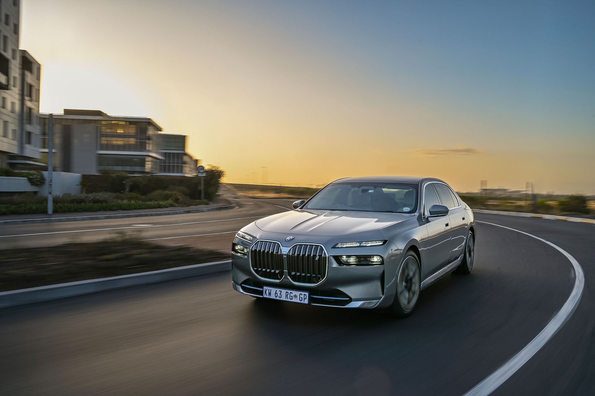 [VIDEO] BMW i7 Impresses with 631 km Range
