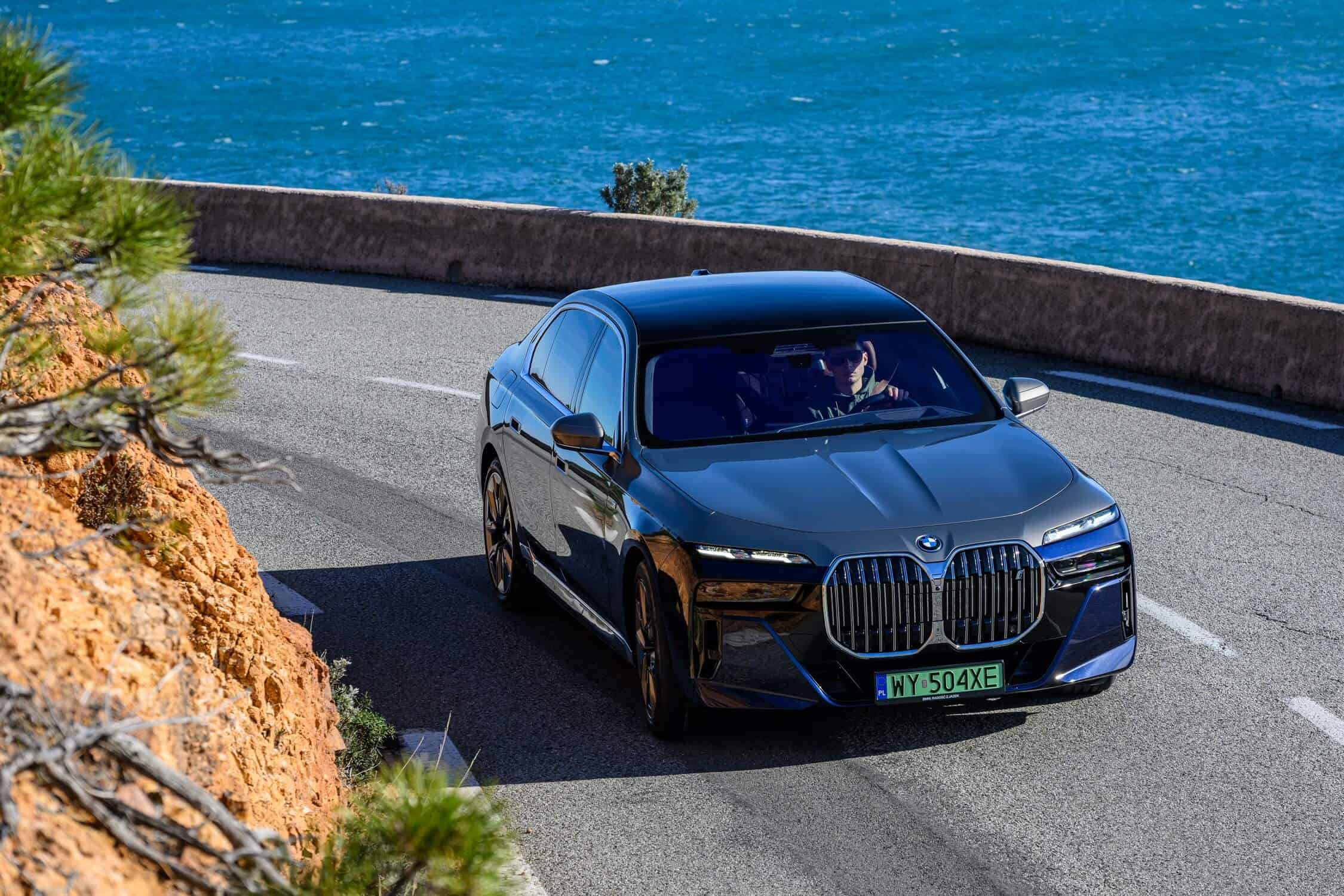 BMW i7 Takes on the Track: A Closer Look at the Video - BMW.SG
