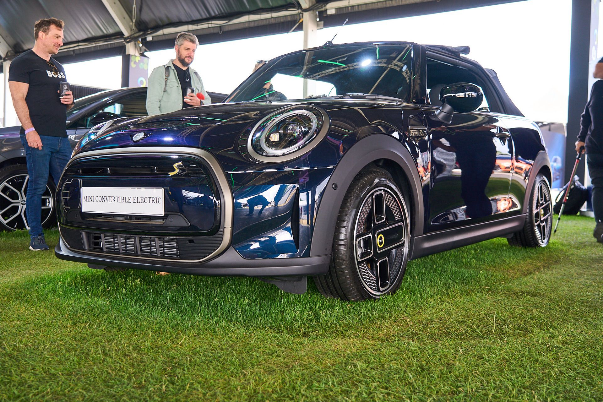 The MINI Cooper SE Convertible Takes Center Stage - BMW.SG