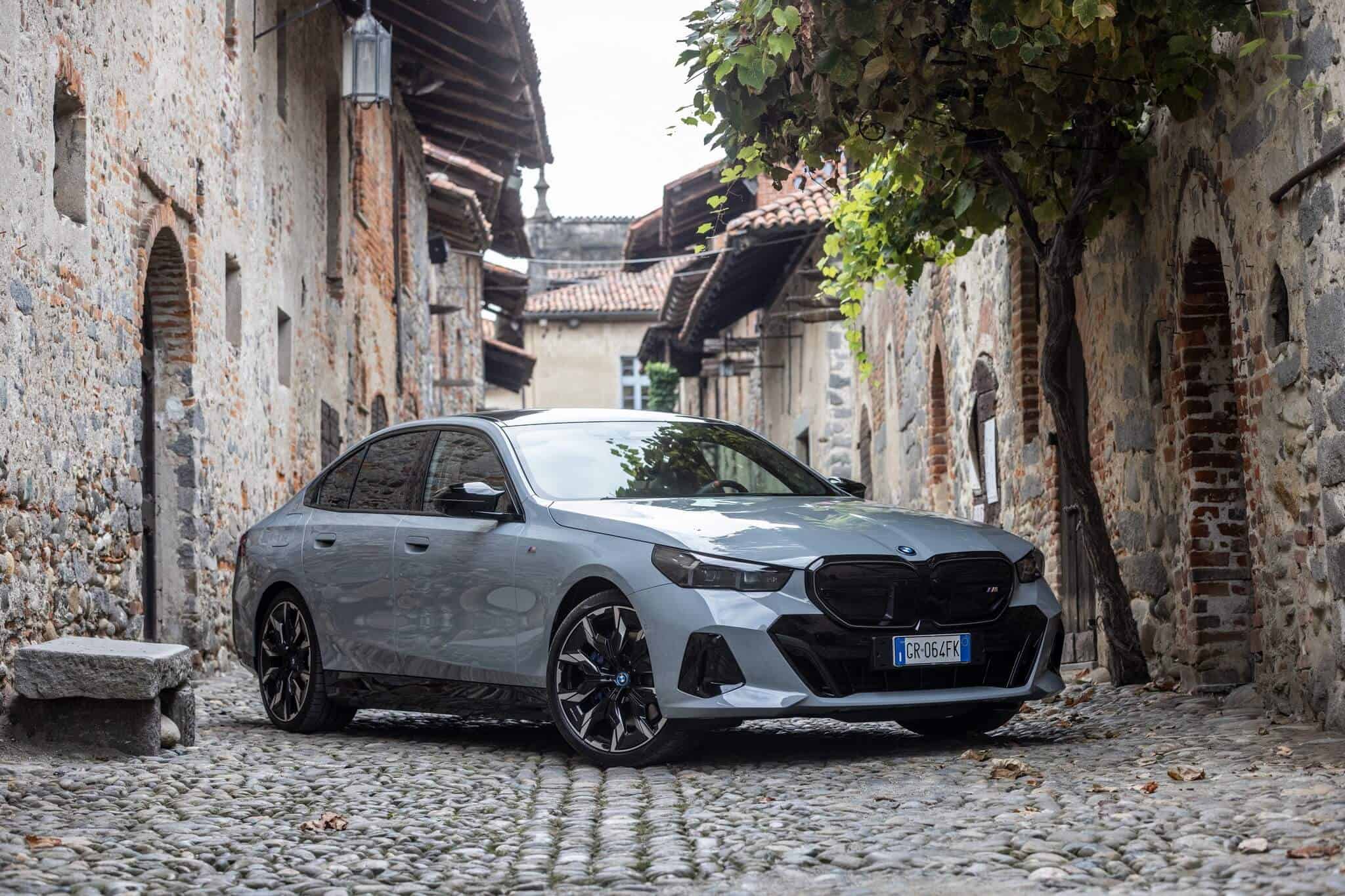 2024 BMW i5 M60 Shines in Italian Brooklyn Grey Photoshoot - BMW.SG ...