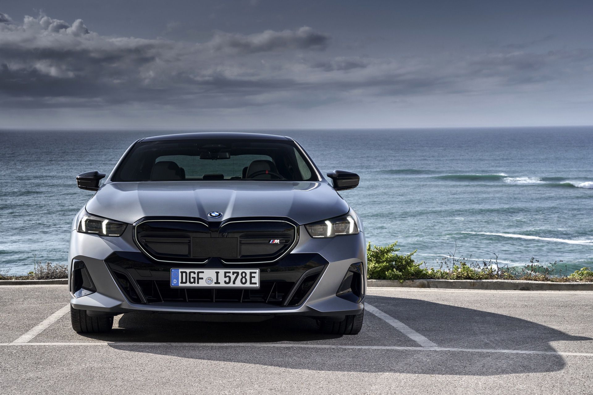 Choosing the Perfect Color for Your BMW i5 M60 - BMW Singapore