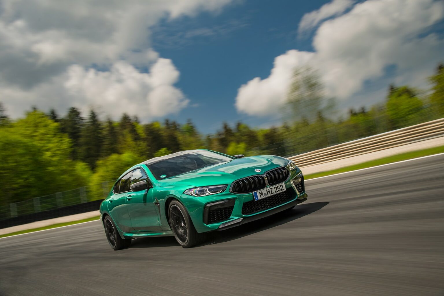 [VIDEO] BMW M8 Takes on Audi R8 & Mercedes SL63 in Epic Race