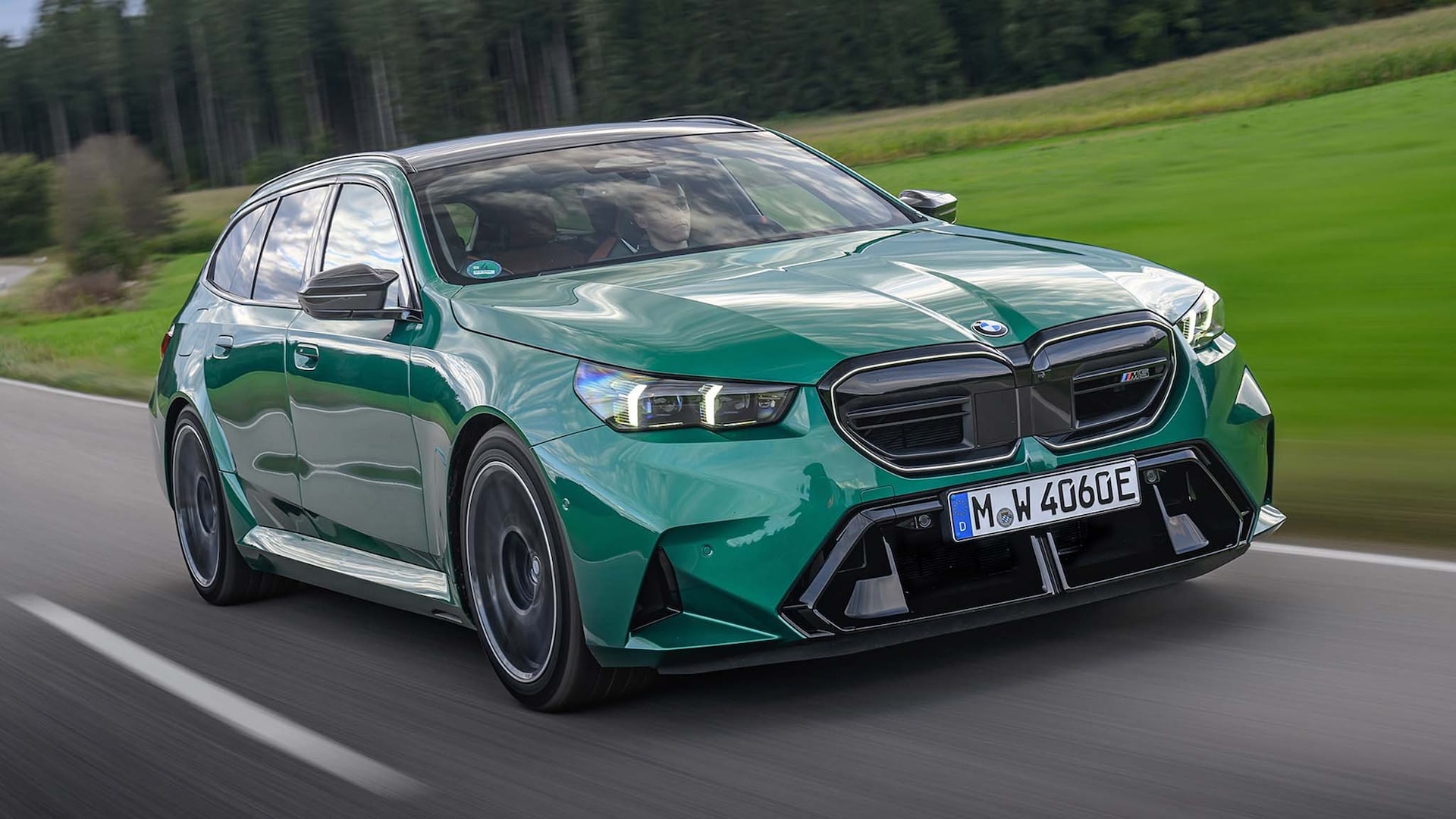 2025 M5 Touring Flexes Power and Versatility - BMW.SG | BMW Singapore ...