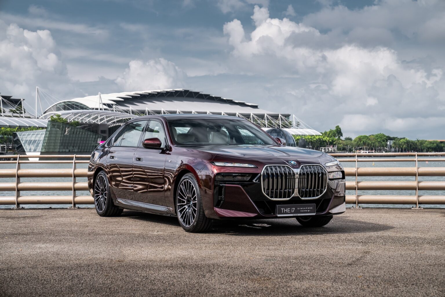 BMW i7 Singapore Icons Debuts in Dazzling Madeira Red Finish - BMW.SG ...